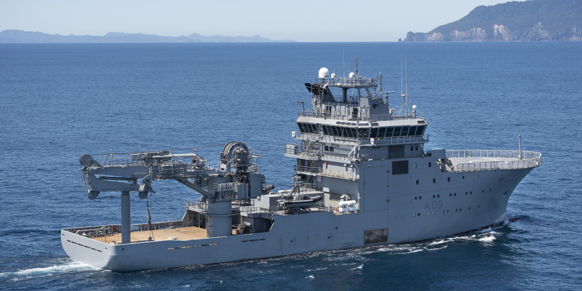 Wrecks reveal themselves to HMNZS Manawanui - New Zealand Defence Force