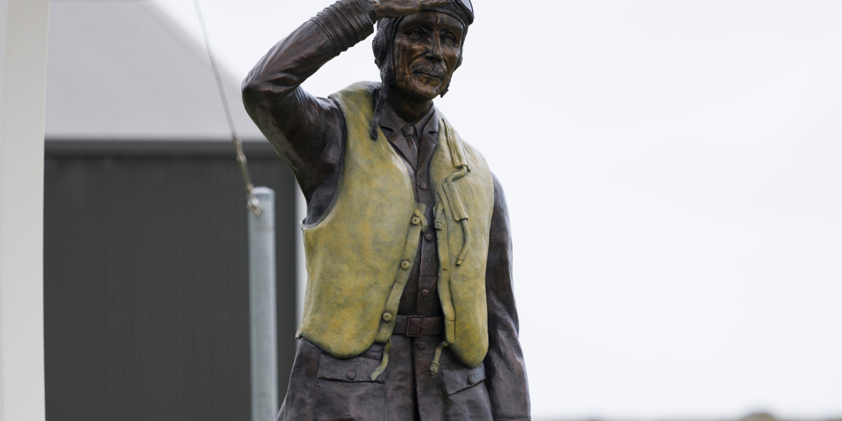 Sir Keith Park statue unveiling in Thames marks Battle of Britain ...