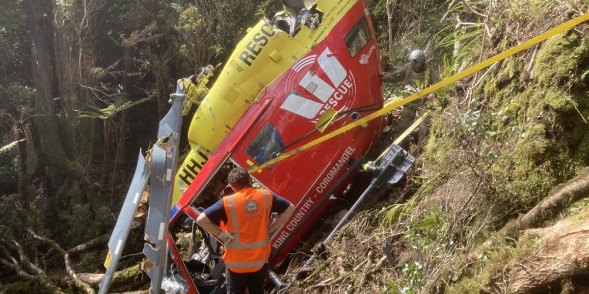 Helicopter recovers helicopter - New Zealand Defence Force
