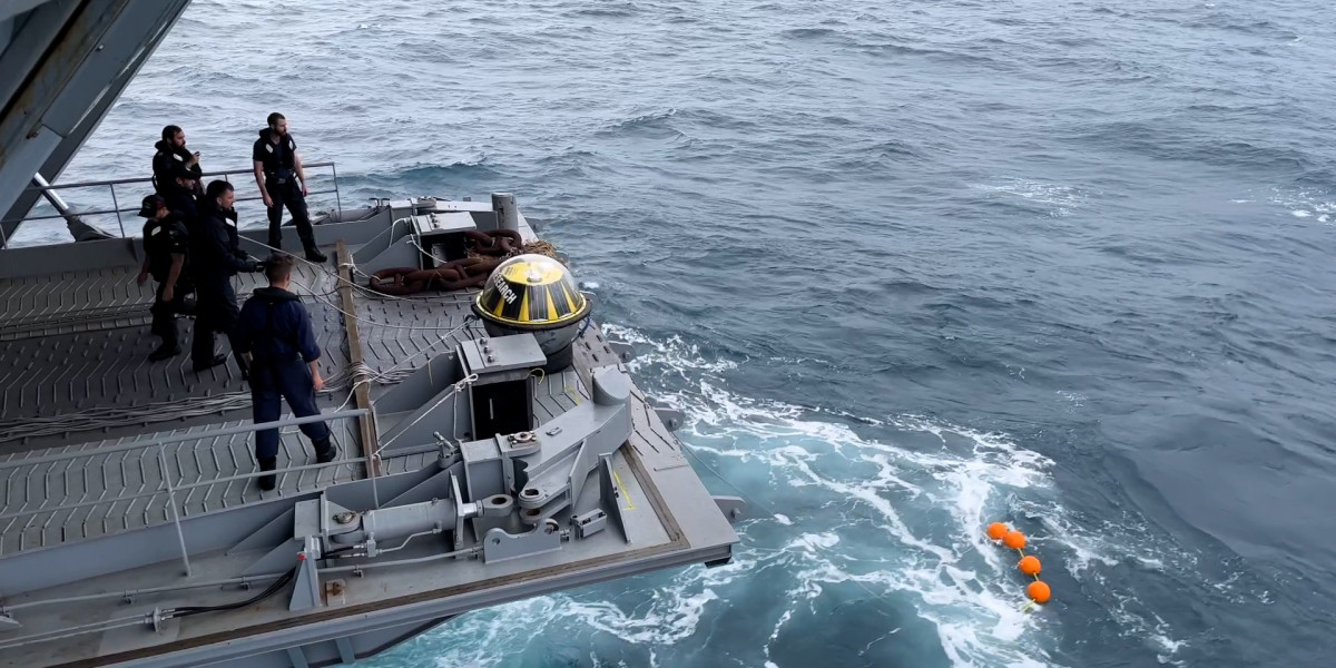 Navy and science combine to map rogue waves - New Zealand Defence Force