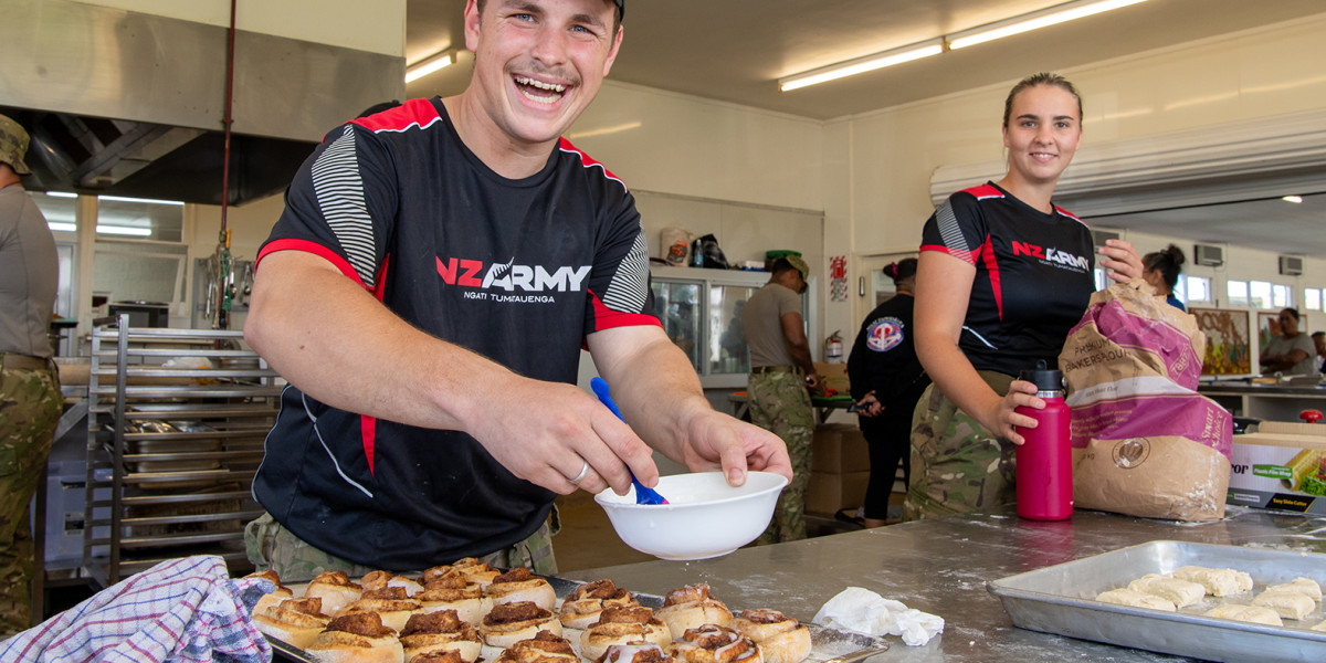 Army field kitchen feeds hundreds during Waitangi Day - New Zealand ...