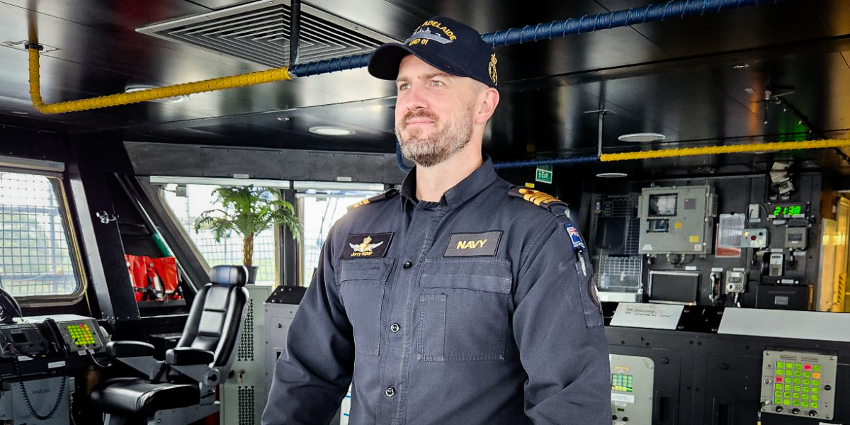 Kiwi charts the course of Australia's largest Navy ship - New Zealand ...