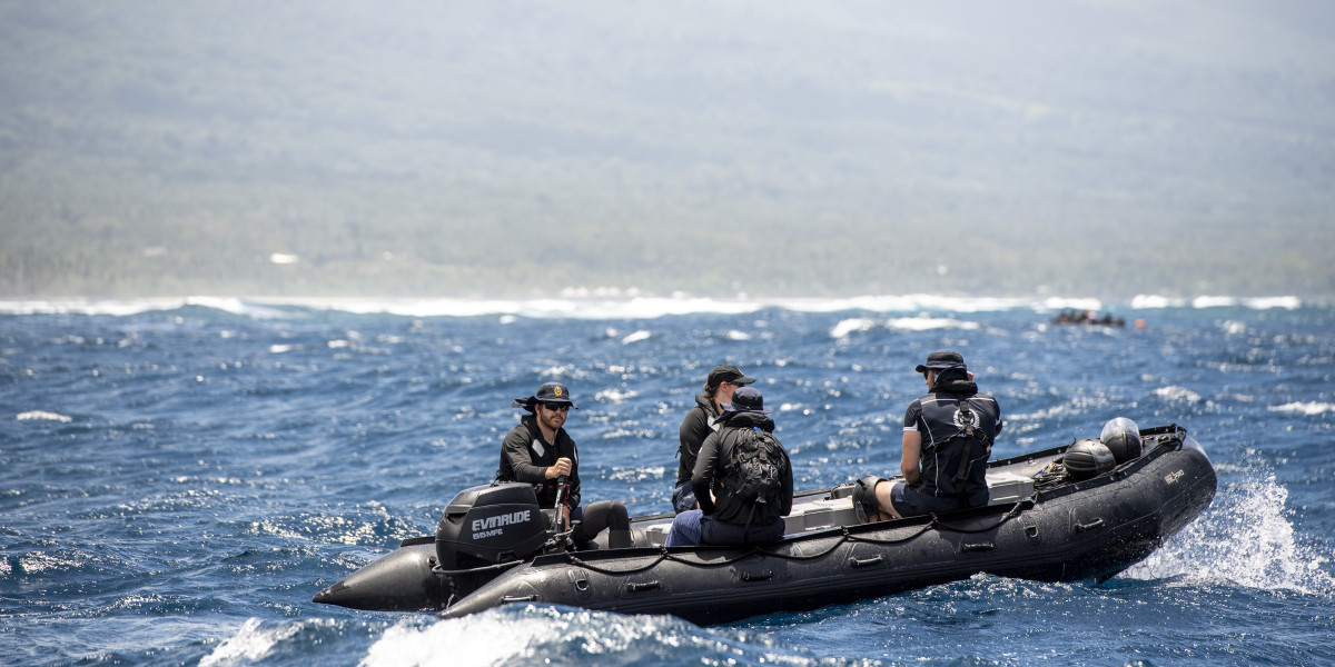 Containers to be removed from reef after HMNZS Manawanui sinking - New ...