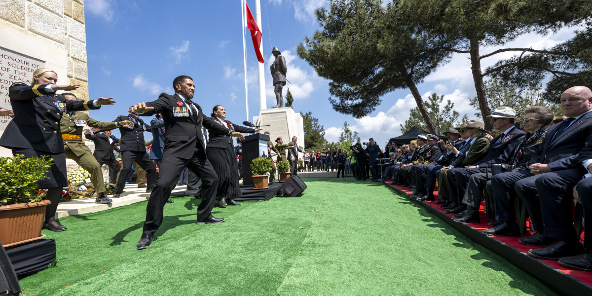 Attendance soars at Anzac Day service in Gallipoli with biggest crowds ...