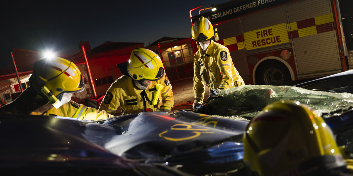 Army emergency responders sharpen crash rescue skills - New Zealand ...