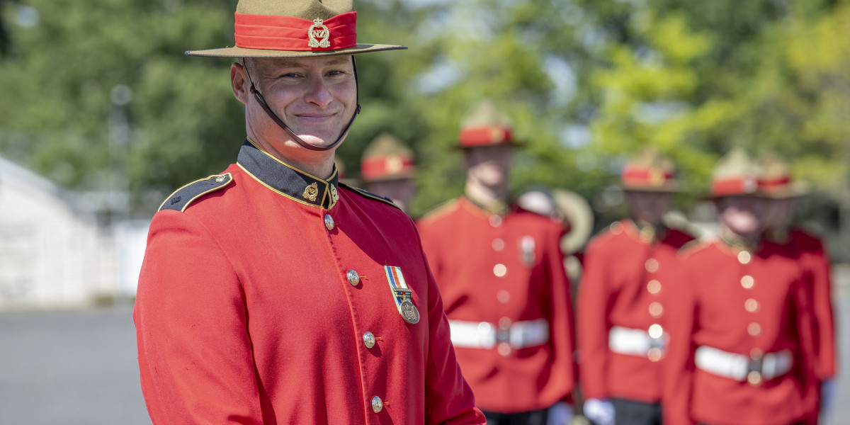 Christchurch pilot doubles his rank slides as he takes on Reserve Force ...