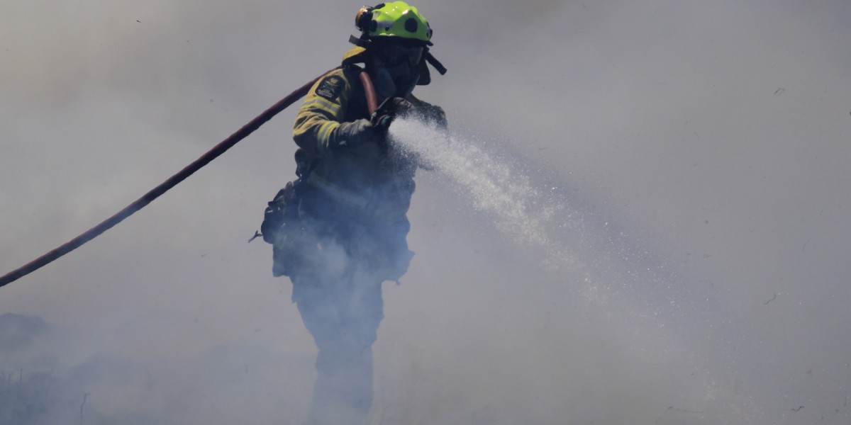Multiple attack fronts now in use against wildfires for the NZ Army ...