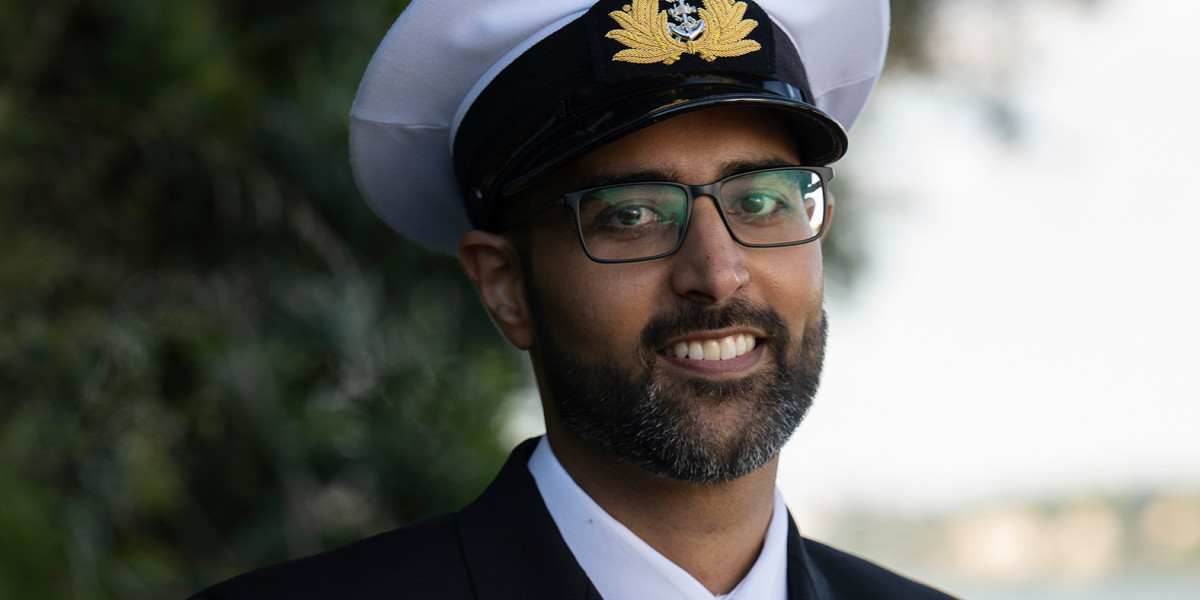 Psychologist wants to give back as Naval Reservist - New Zealand ...